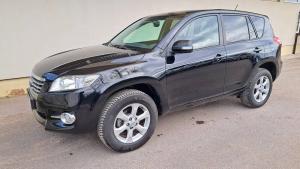 Melns Toyota RAV4 2012 Ogre, ar dzinēja tilpumu 2.20 L un nobraukumu 285 tūkst. km par 7950 €, foto  vietnē AUTOMOTO.COM.LV