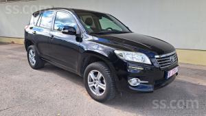 Melns Toyota RAV4 2012 Ogre, ar dzinēja tilpumu 2.20 L un nobraukumu 283 tūkst. km par 7950 €, foto  vietnē AUTOMOTO.COM.LV