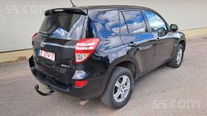 Melns Toyota RAV4 2012 Ogre, ar dzinēja tilpumu 2.20 L un nobraukumu 283 tūkst. km par 7950 €, foto 3 vietnē AUTOMOTO.COM.LV