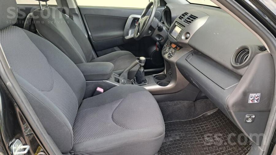 Melns Toyota RAV4 2012 Ogre, ar dzinēja tilpumu 2.20 L un nobraukumu 283 tūkst. km par 7950 €, foto 14 vietnē AUTOMOTO.COM.LV