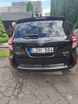 Melns Toyota RAV4 2012 Kauņa, ar dzinēja tilpumu 2.20 L un nobraukumu 260 tūkst. km par 6400 €, foto 3 vietnē AUTOMOTO.COM.LV