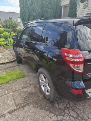 Melns Toyota RAV4 2012 Kauņa, ar dzinēja tilpumu 2.20 L un nobraukumu 260 tūkst. km par 6400 €, foto 4 vietnē AUTOMOTO.COM.LV