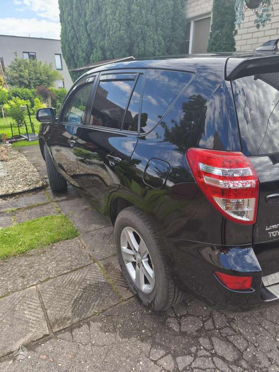 Melns Toyota RAV4 2012 Kauņa, ar dzinēja tilpumu 2.20 L un nobraukumu 260 tūkst. km par 6400 €, foto 4 vietnē AUTOMOTO.COM.LV
