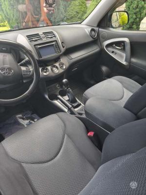 Melns Toyota RAV4 2012 Kauņa, ar dzinēja tilpumu 2.20 L un nobraukumu 260 tūkst. km par 6400 €, foto 5 vietnē AUTOMOTO.COM.LV