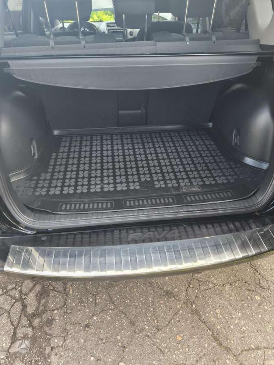 Melns Toyota RAV4 2012 Kauņa, ar dzinēja tilpumu 2.20 L un nobraukumu 260 tūkst. km par 6400 €, foto 7 vietnē AUTOMOTO.COM.LV