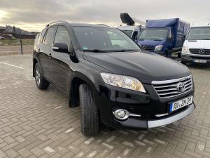 Black Toyota RAV4 2013 in Taurage, with an engine capacity of 2.23 L and mileage of 148 thousand km for 7300 €, photo 2 on AUTOMOTO.COM.LV