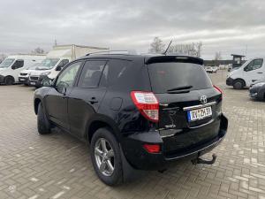 Black Toyota RAV4 2013 in Taurage, with an engine capacity of 2.23 L and mileage of 148 thousand km for 7300 €, photo 4 on AUTOMOTO.COM.LV