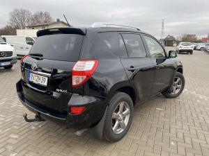 Black Toyota RAV4 2013 in Taurage, with an engine capacity of 2.23 L and mileage of 148 thousand km for 7300 €, photo 6 on AUTOMOTO.COM.LV