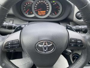 Black Toyota RAV4 2013 in Taurage, with an engine capacity of 2.23 L and mileage of 148 thousand km for 7300 €, photo 15 on AUTOMOTO.COM.LV