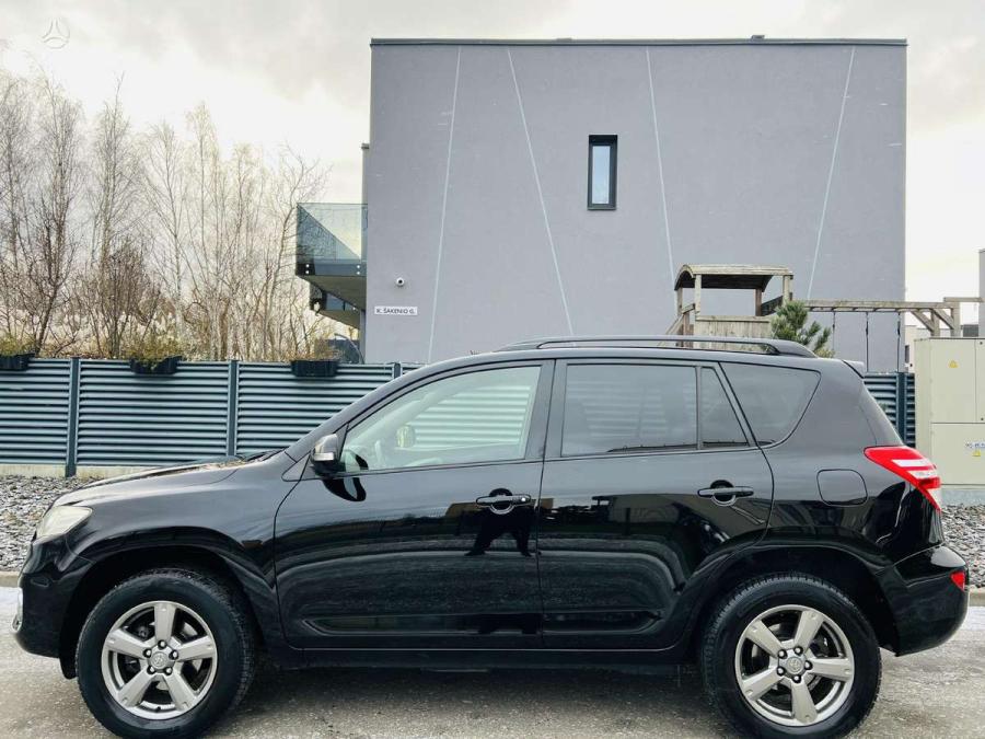 Melns Toyota RAV4 2013 Kauņa, ar dzinēja tilpumu 2.23 L un nobraukumu 262 tūkst. km par 8200 €, foto 6 vietnē AUTOMOTO.COM.LV