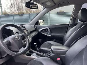 Melns Toyota RAV4 2013 Kauņa, ar dzinēja tilpumu 2.23 L un nobraukumu 262 tūkst. km par 8200 €, foto 23 vietnē AUTOMOTO.COM.LV