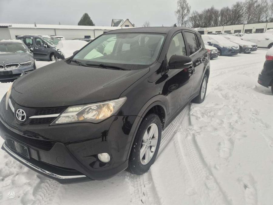 Black Toyota RAV4 2013 in Utena, with an engine capacity of 2.00 L and mileage of 198 thousand km for 9950 €, photo 1 on AUTOMOTO.COM.LV