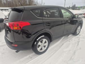 Black Toyota RAV4 2013 in Utena, with an engine capacity of 2.00 L and mileage of 198 thousand km for 9950 €, photo 7 on AUTOMOTO.COM.LV