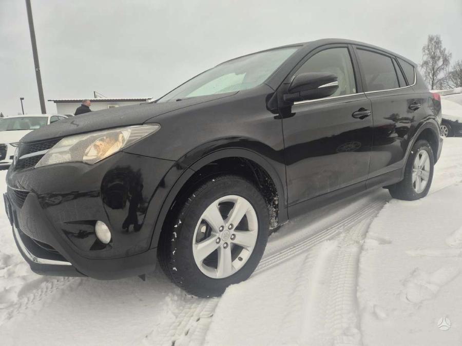 Black Toyota RAV4 2013 in Utena, with an engine capacity of 2.00 L and mileage of 198 thousand km for 9950 €, photo 9 on AUTOMOTO.COM.LV