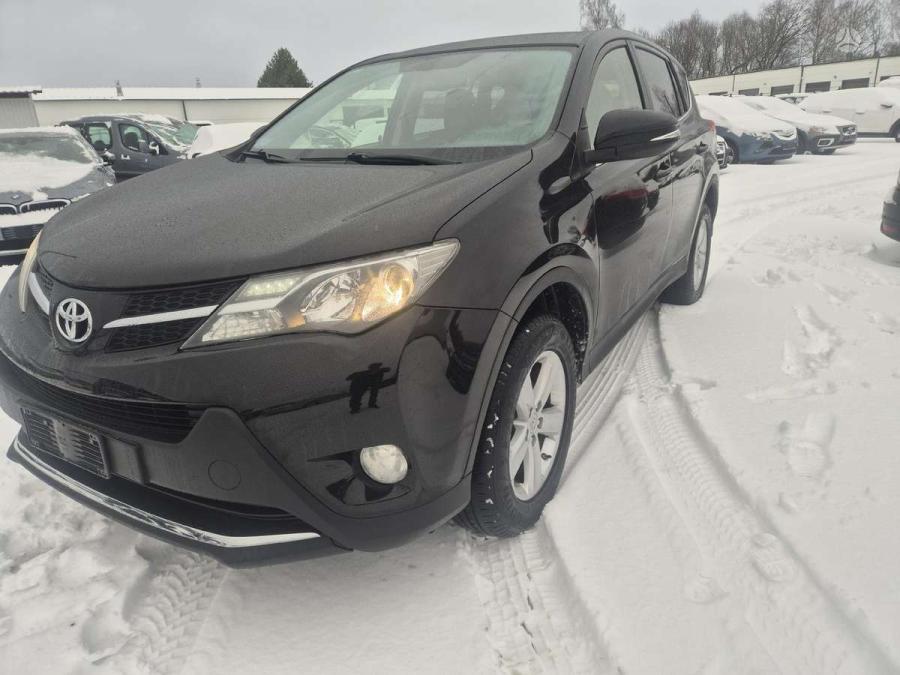 Black Toyota RAV4 2013 in Utena, with an engine capacity of 2.00 L and mileage of 198 thousand km for 9950 €, photo 10 on AUTOMOTO.COM.LV