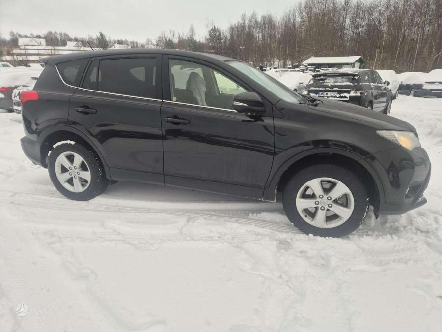 Black Toyota RAV4 2013 in Utena, with an engine capacity of 2.00 L and mileage of 198 thousand km for 9950 €, photo 15 on AUTOMOTO.COM.LV