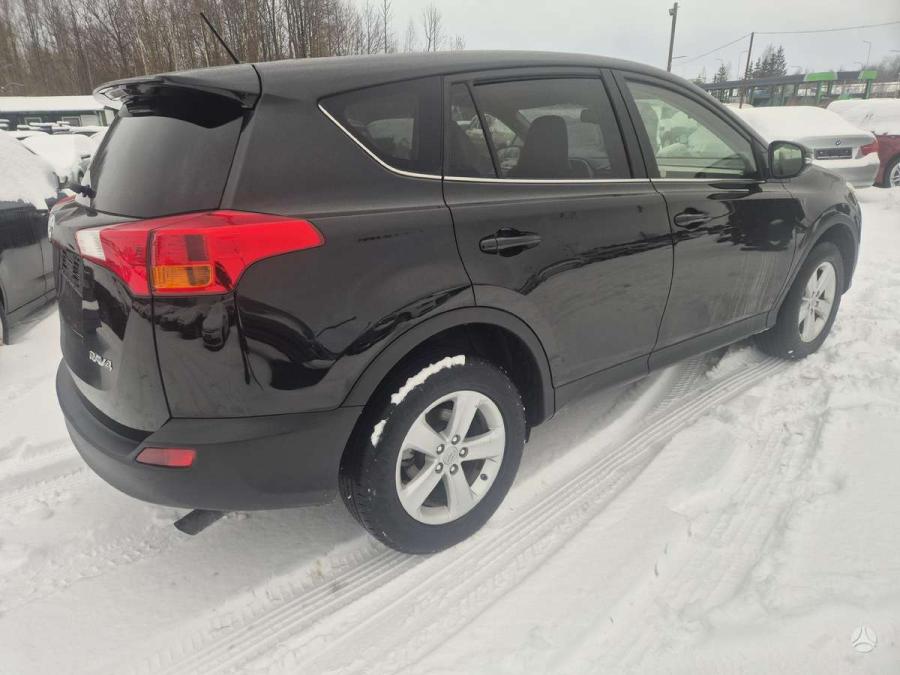Black Toyota RAV4 2013 in Utena, with an engine capacity of 2.00 L and mileage of 198 thousand km for 9950 €, photo 16 on AUTOMOTO.COM.LV