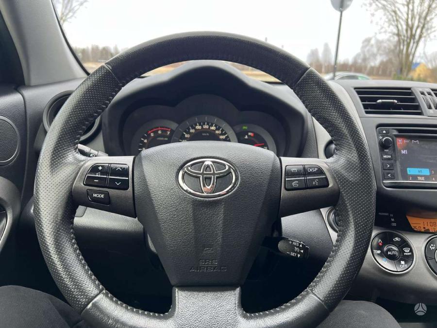 Melns Toyota RAV4 2013 Kauņa, ar dzinēja tilpumu 2.23 L un nobraukumu 262 tūkst. km par 8100 €, foto 16 vietnē AUTOMOTO.COM.LV