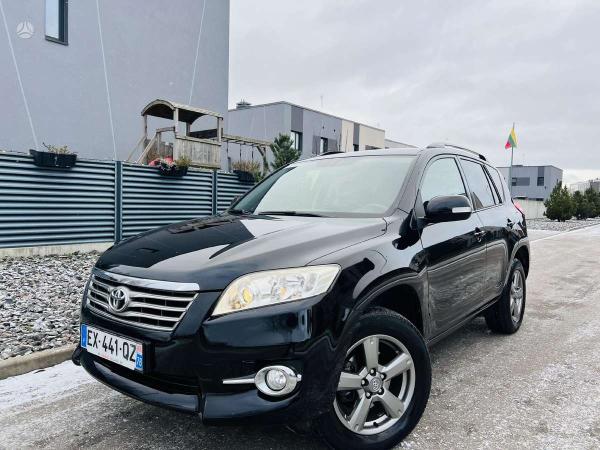 Melns Toyota RAV4 2013 Kauņa, ar dzinēja tilpumu 2.23 L un nobraukumu 262 tūkst. km par 7999 €, foto 2 vietnē AUTOMOTO.COM.LV