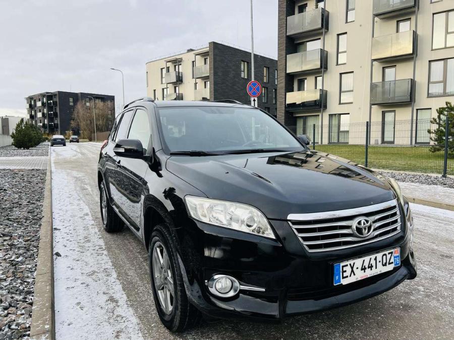 Melns Toyota RAV4 2013 Kauņa, ar dzinēja tilpumu 2.23 L un nobraukumu 263 tūkst. km par 7999 €, foto 6 vietnē AUTOMOTO.COM.LV