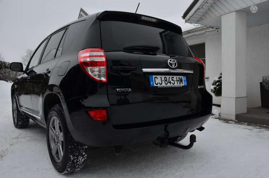Melns Toyota RAV4 2013 Kauņa, ar dzinēja tilpumu 2.20 L un nobraukumu 215 tūkst. km par 7200 €, foto 9 vietnē AUTOMOTO.COM.LV