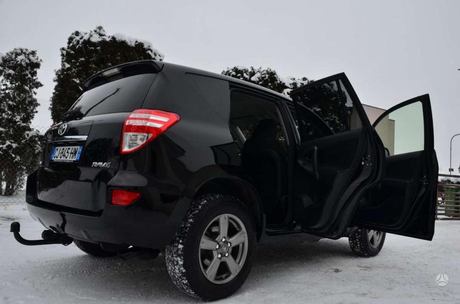 Melns Toyota RAV4 2013 Kauņa, ar dzinēja tilpumu 2.20 L un nobraukumu 215 tūkst. km par 7200 €, foto 13 vietnē AUTOMOTO.COM.LV