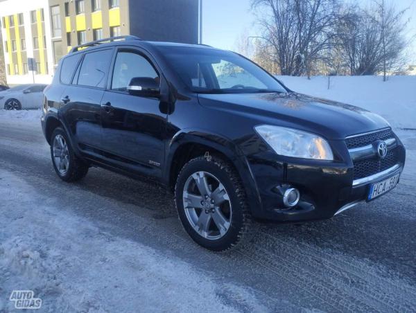 Melns Toyota RAV4 2013 Viļņa, ar dzinēja tilpumu 2.50 L un nobraukumu 110 tūkst. km par 7000 €, foto 1 vietnē AUTOMOTO.COM.LV