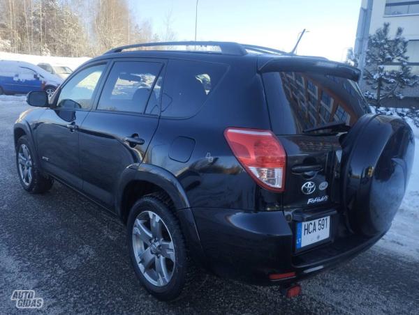 Melns Toyota RAV4 2013 Viļņa, ar dzinēja tilpumu 2.50 L un nobraukumu 110 tūkst. km par 7000 €, foto 5 vietnē AUTOMOTO.COM.LV