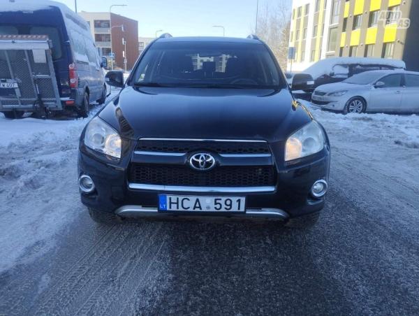 Melns Toyota RAV4 2013 Viļņa, ar dzinēja tilpumu 2.50 L un nobraukumu 110 tūkst. km par 7000 €, foto 8 vietnē AUTOMOTO.COM.LV
