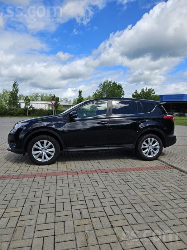 Melns Toyota RAV4 2013 Jelgava, ar dzinēja tilpumu 2.20 L un nobraukumu 241 tūkst. km par 8500 €, foto 3 vietnē AUTOMOTO.COM.LV
