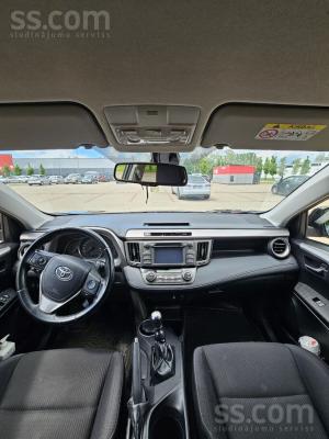 Black Toyota RAV4 2013 in Jelgava, with an engine capacity of 2.20 L and mileage of 241 thousand km for 8500 €, photo 6 on AUTOMOTO.COM.LV
