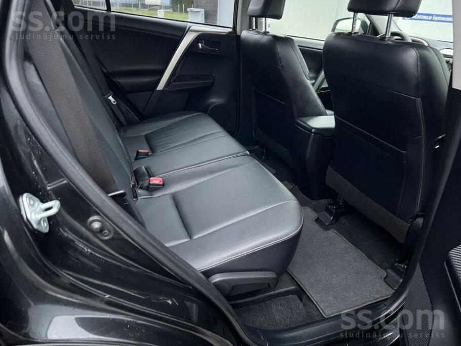 Melns Toyota RAV4 2013 Rīga, ar dzinēja tilpumu 2.20 L un nobraukumu 211 tūkst. km par 12500 €, foto 20 vietnē AUTOMOTO.COM.LV