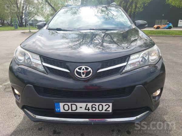 Melns Toyota RAV4 2013 Rīga, ar dzinēja tilpumu 2.20 L un nobraukumu 207 tūkst. km par 11500 €, foto 2 vietnē AUTOMOTO.COM.LV