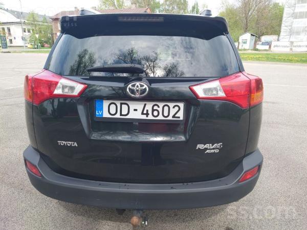 Melns Toyota RAV4 2013 Rīga, ar dzinēja tilpumu 2.20 L un nobraukumu 207 tūkst. km par 11500 €, foto 6 vietnē AUTOMOTO.COM.LV