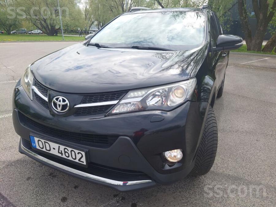 Melns Toyota RAV4 2013 Rīga, ar dzinēja tilpumu 2.20 L un nobraukumu 207 tūkst. km par 11500 €, foto 1 vietnē AUTOMOTO.COM.LV