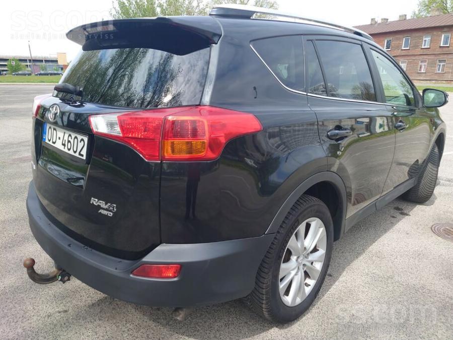 Melns Toyota RAV4 2013 Rīga, ar dzinēja tilpumu 2.20 L un nobraukumu 207 tūkst. km par 11500 €, foto 6 vietnē AUTOMOTO.COM.LV