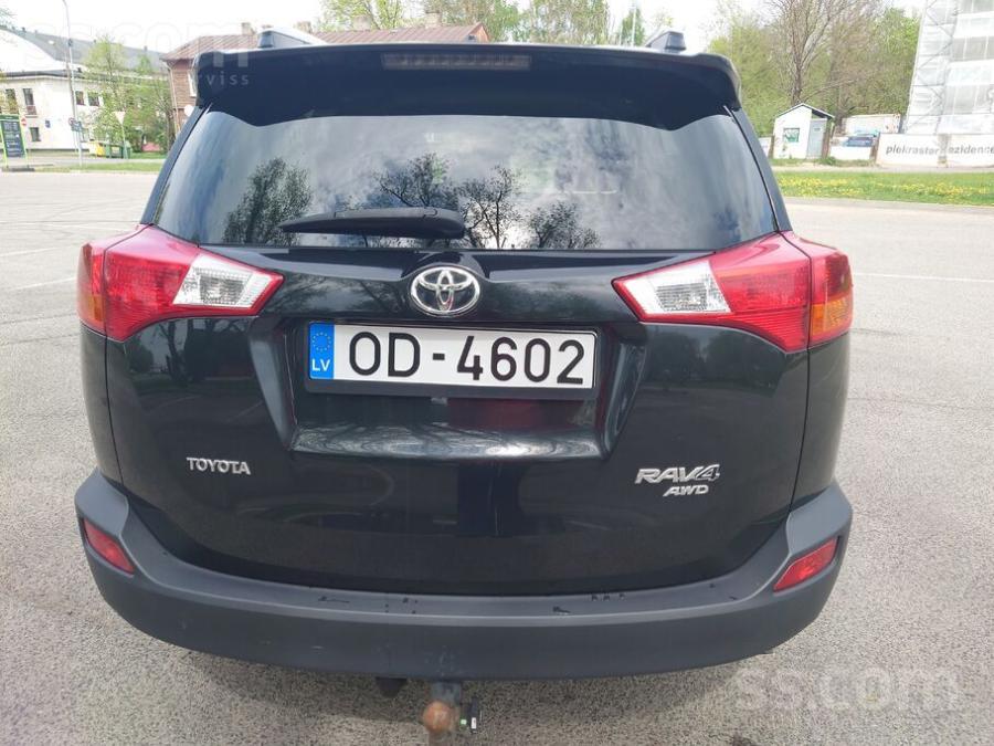 Melns Toyota RAV4 2013 Rīga, ar dzinēja tilpumu 2.20 L un nobraukumu 207 tūkst. km par 11500 €, foto 7 vietnē AUTOMOTO.COM.LV