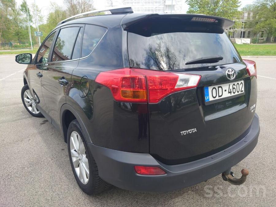 Melns Toyota RAV4 2013 Rīga, ar dzinēja tilpumu 2.20 L un nobraukumu 207 tūkst. km par 11500 €, foto 8 vietnē AUTOMOTO.COM.LV