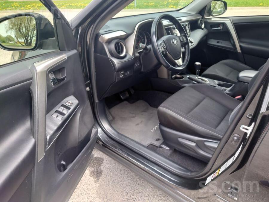 Melns Toyota RAV4 2013 Rīga, ar dzinēja tilpumu 2.20 L un nobraukumu 207 tūkst. km par 11500 €, foto 10 vietnē AUTOMOTO.COM.LV