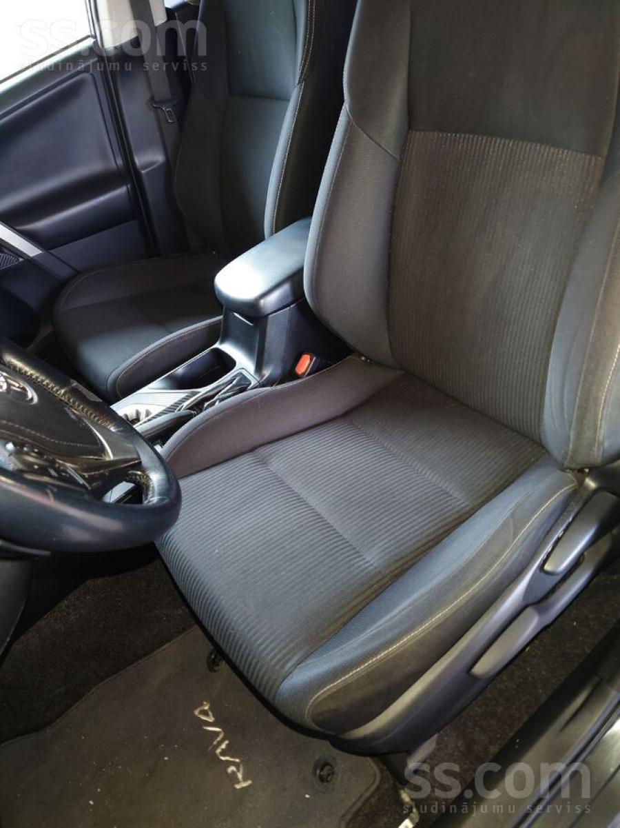 Melns Toyota RAV4 2013 Rīga, ar dzinēja tilpumu 2.20 L un nobraukumu 207 tūkst. km par 11500 €, foto 15 vietnē AUTOMOTO.COM.LV