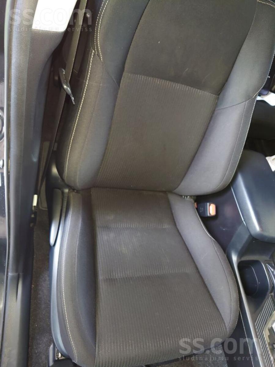 Melns Toyota RAV4 2013 Rīga, ar dzinēja tilpumu 2.20 L un nobraukumu 207 tūkst. km par 11500 €, foto 16 vietnē AUTOMOTO.COM.LV