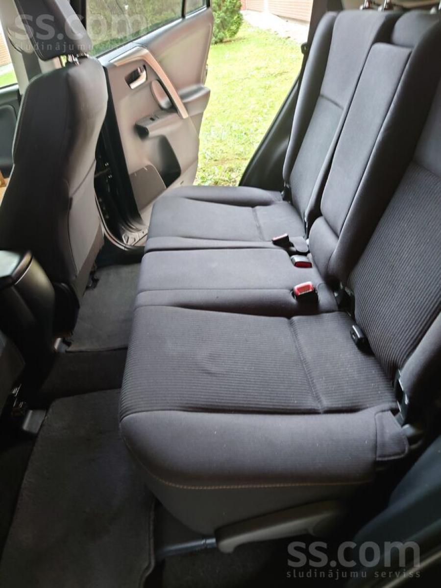 Melns Toyota RAV4 2013 Rīga, ar dzinēja tilpumu 2.20 L un nobraukumu 207 tūkst. km par 11500 €, foto 17 vietnē AUTOMOTO.COM.LV