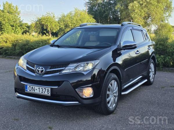 Black Toyota RAV4 2013 in Daugavpils, with an engine capacity of 2.20 L and mileage of 267 thousand km for 11000 €, photo 1 on AUTOMOTO.COM.LV