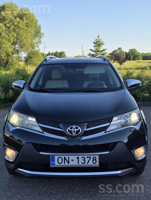 Black Toyota RAV4 2013 in Daugavpils, with an engine capacity of 2.20 L and mileage of 267 thousand km for 11000 €, photo 2 on AUTOMOTO.COM.LV