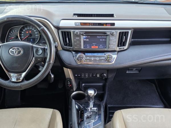 Black Toyota RAV4 2013 in Daugavpils, with an engine capacity of 2.20 L and mileage of 267 thousand km for 11000 €, photo 8 on AUTOMOTO.COM.LV