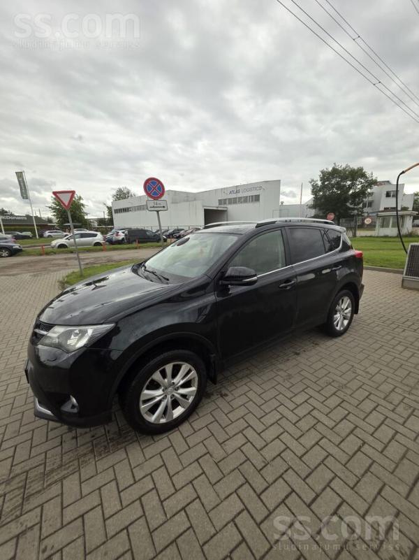 Melns Toyota RAV4 2013 Rīga, ar dzinēja tilpumu 2.00 L un nobraukumu 197 tūkst. km par 10500 €, foto 1 vietnē AUTOMOTO.COM.LV