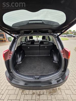 Black Toyota RAV4 2013 in Riga, with an engine capacity of 2.00 L and mileage of 197 thousand km for 10500 €, photo 7 on AUTOMOTO.COM.LV