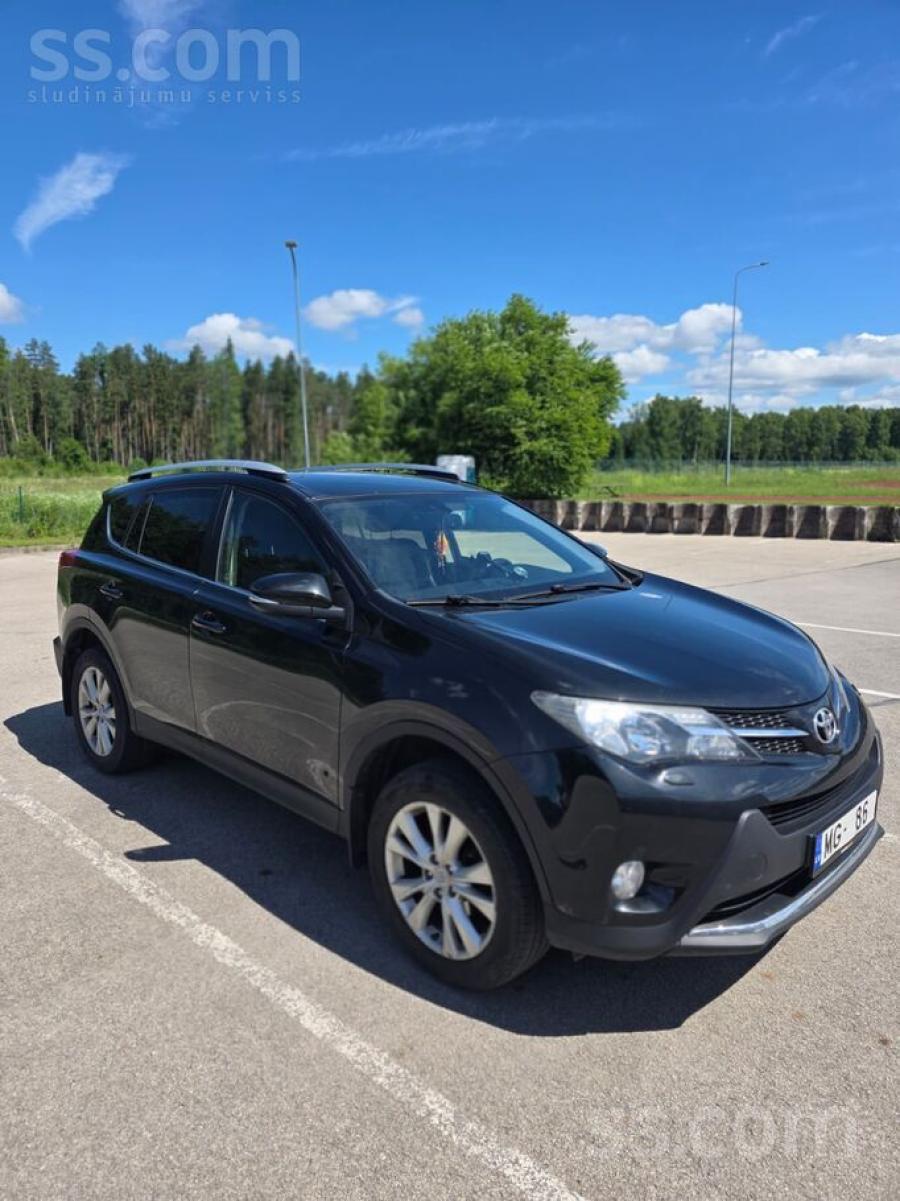Black Toyota RAV4 2013 in Riga, with an engine capacity of 2.00 L and mileage of 197 thousand km for 10500 €, photo 14 on AUTOMOTO.COM.LV