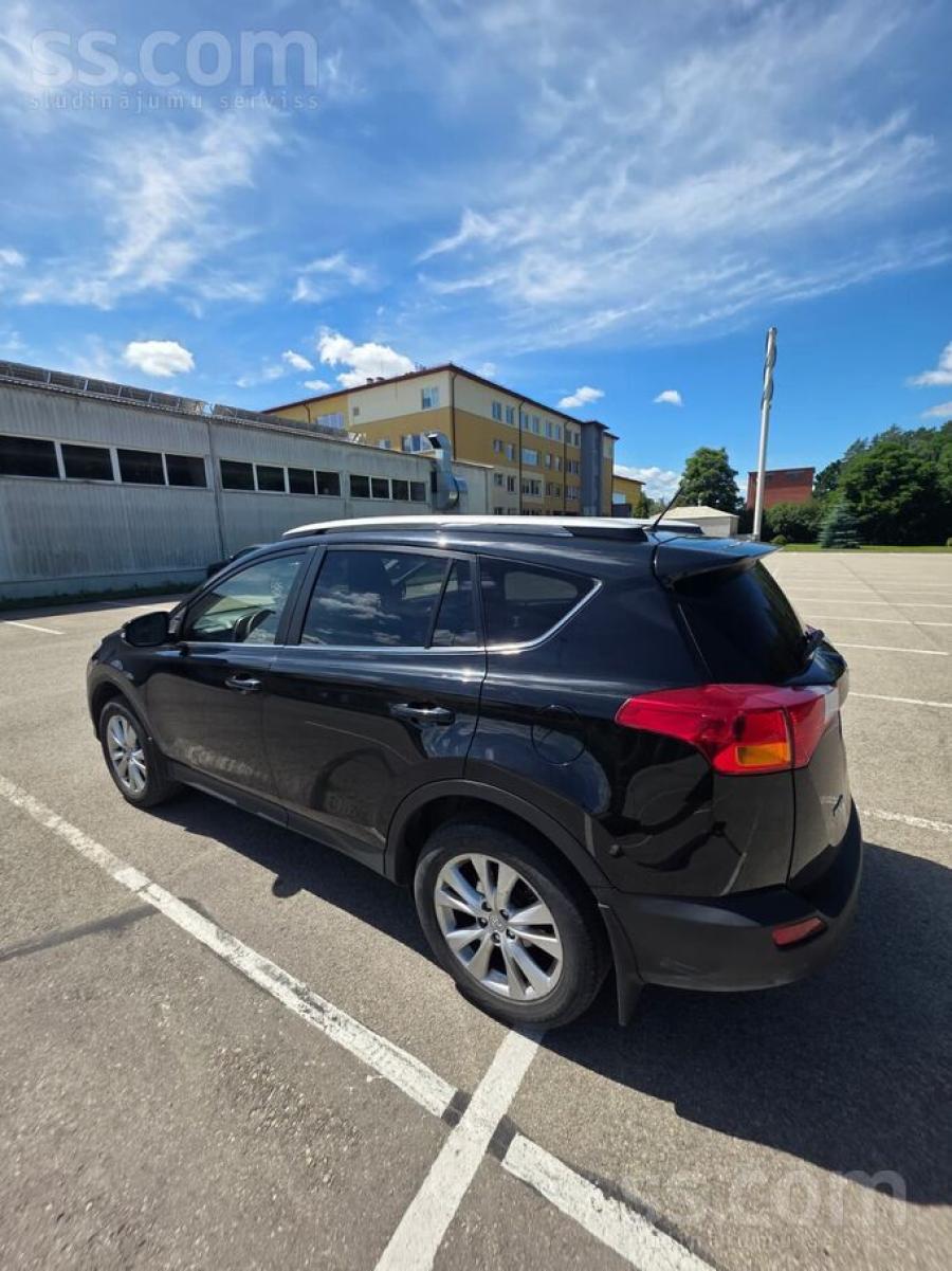 Black Toyota RAV4 2013 in Riga, with an engine capacity of 2.00 L and mileage of 197 thousand km for 10500 €, photo 15 on AUTOMOTO.COM.LV