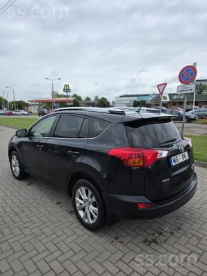 Black Toyota RAV4 2013 in Riga, with an engine capacity of 2.00 L and mileage of 197 thousand km for 10500 €, photo 18 on AUTOMOTO.COM.LV